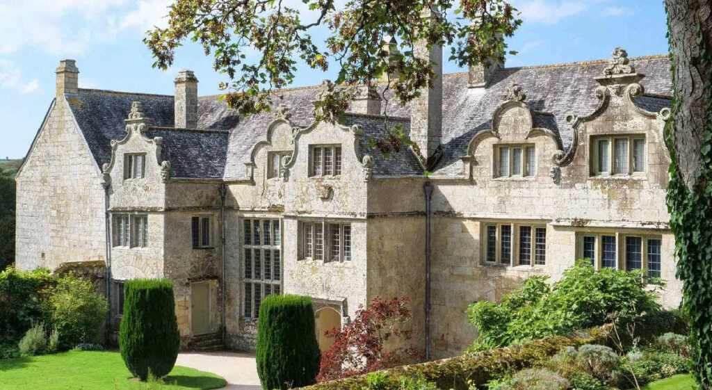 67+ Best Indoor Activities in Cornwall for Rainy Days - cornishcompass.com