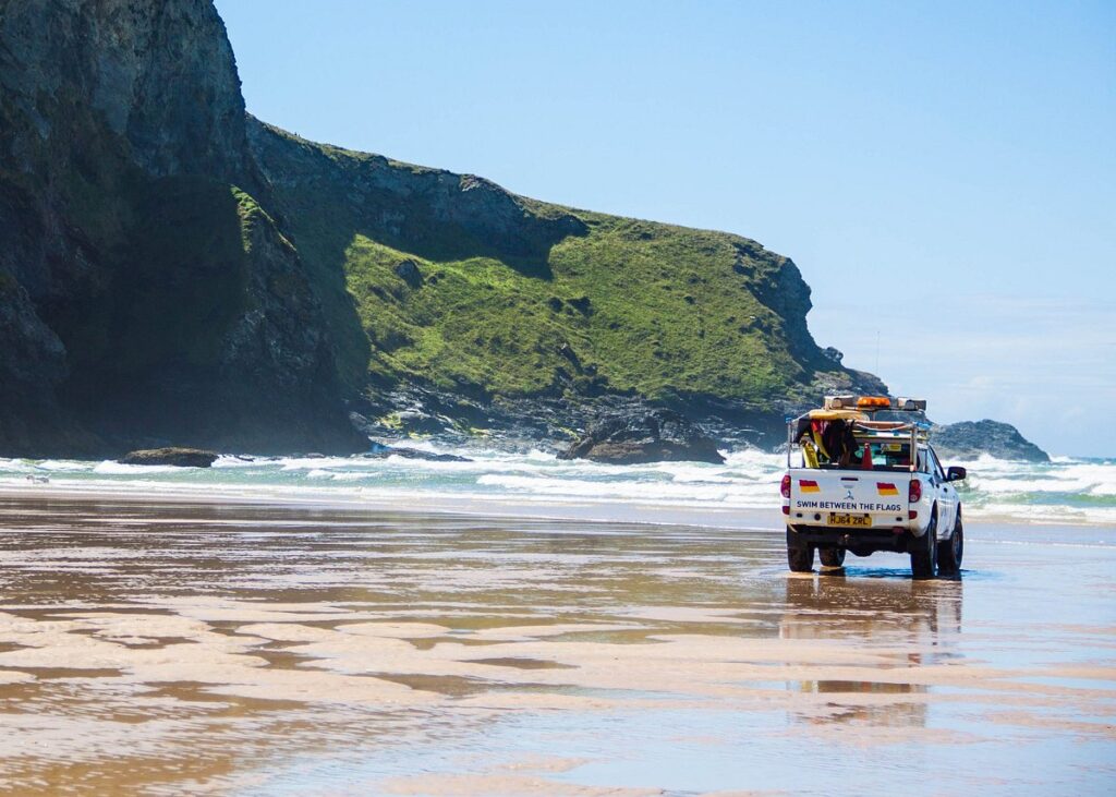 Top 14 Dog Friendly Beaches in North Cornwall - cornishcompass.com